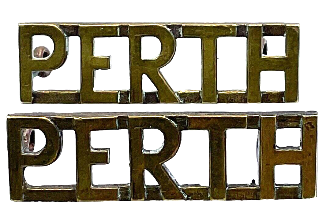 WW2 Canadian Perth Regiment Shoulder Title Insignia Pair - Military ...